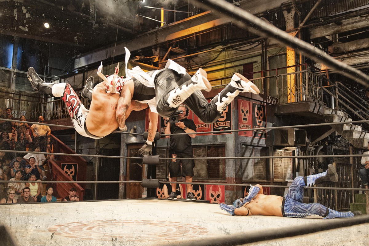 Exclusive Clip from Tonight's LUCHA UNDERGROUND, Featuring a 10-Way Match!