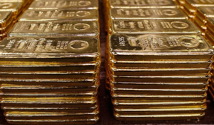 Jude Law hunts for Nazi gold in this trailer for Kevin Macdonald's ...