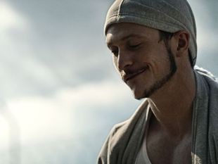 Low Key Takes The Spotlight In New AMERICAN GODS Clips!!