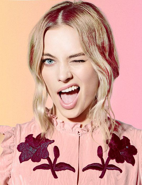 Margot Robbie to play a 1930s bank robber in DREAMLAND!
